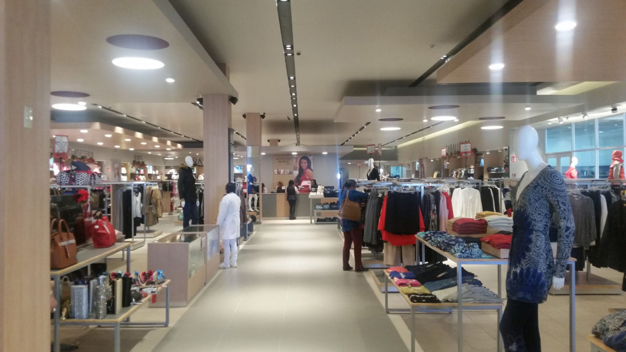 EXHIBIDORES DE ROPA | MasDisplay Fabricación de Mobiliario